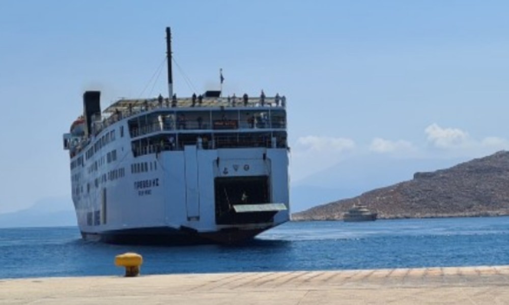 Είκοσι χρόνια μετά, ένα ολόκληρο νησί, αποχαιρετά το βαπόρι που αγάπησε ...